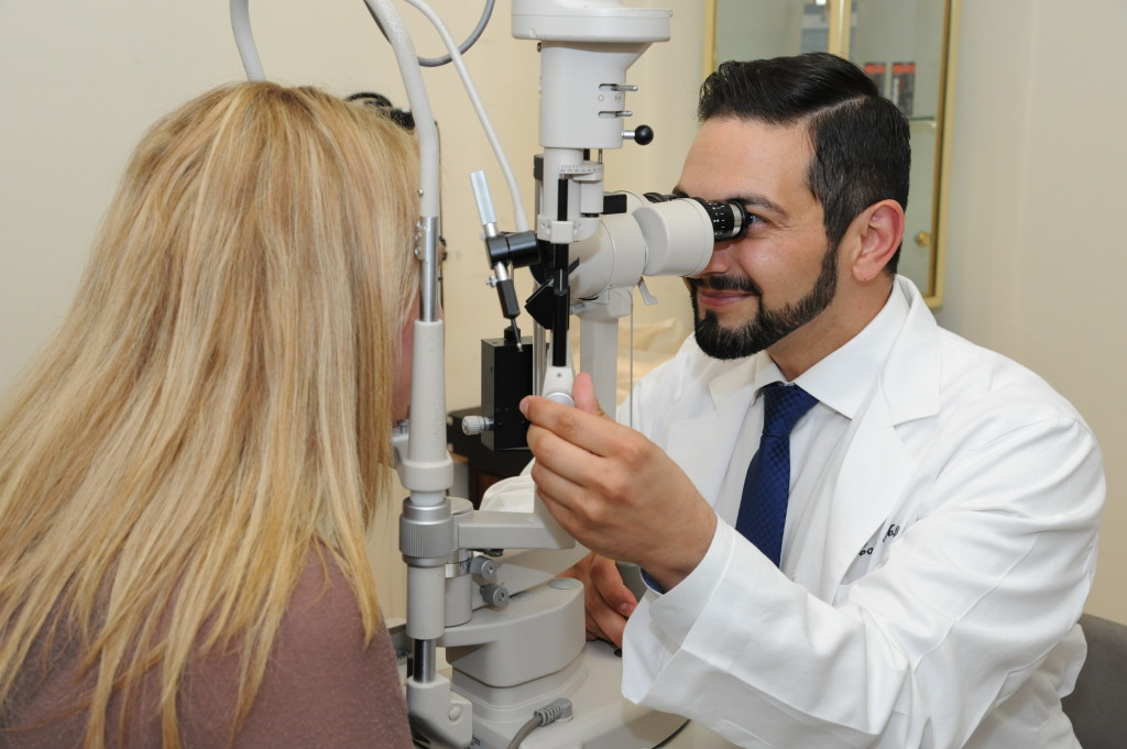 Office Consultation | Doctor Retina